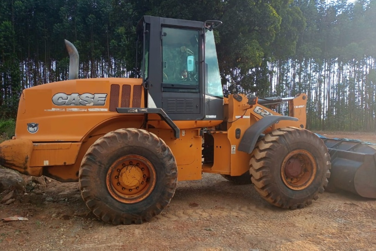 Pá carregadeira Case 621D 15/15 - BHLOC | Trucadao.com.br