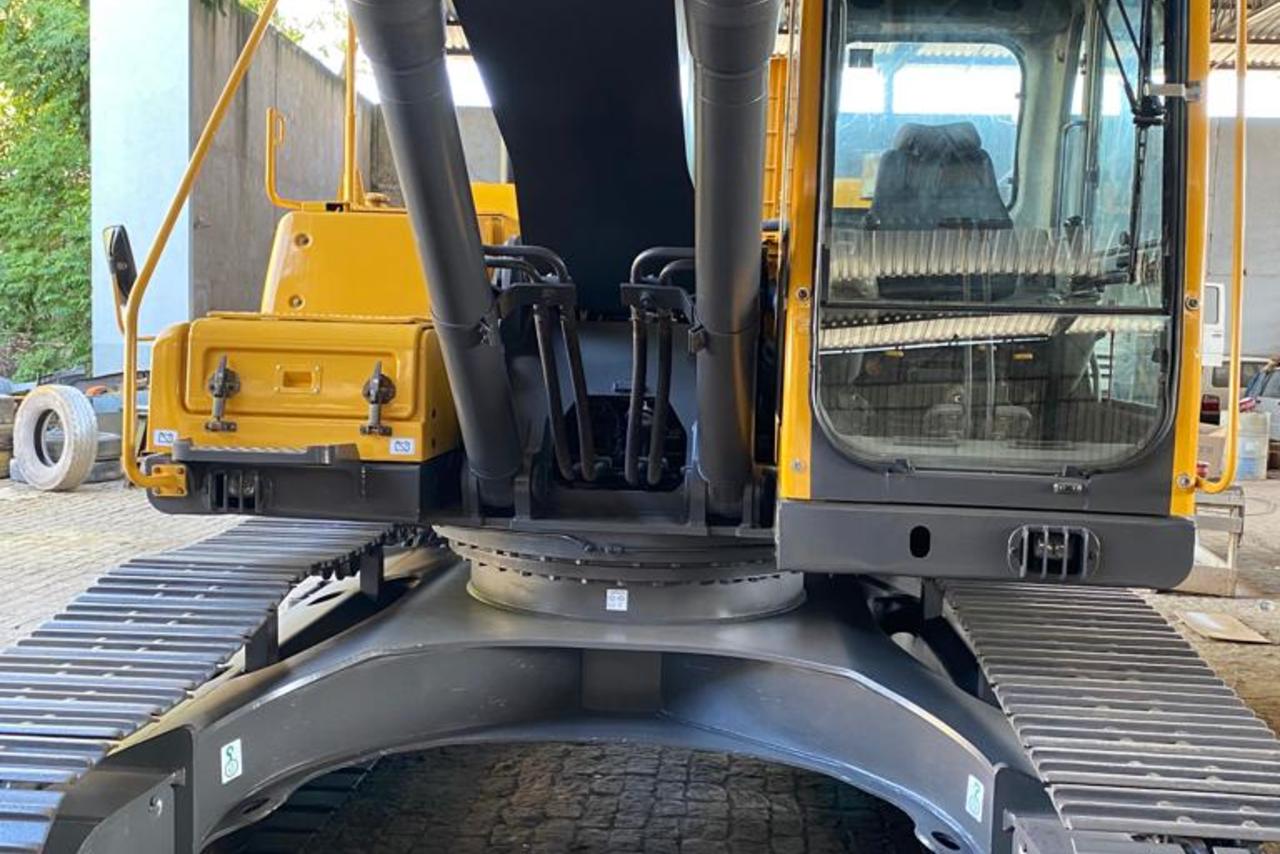 Escavadeira Volvo EC240BLC 09/09 - Nors Centro-Oeste | Trucadao.com.br