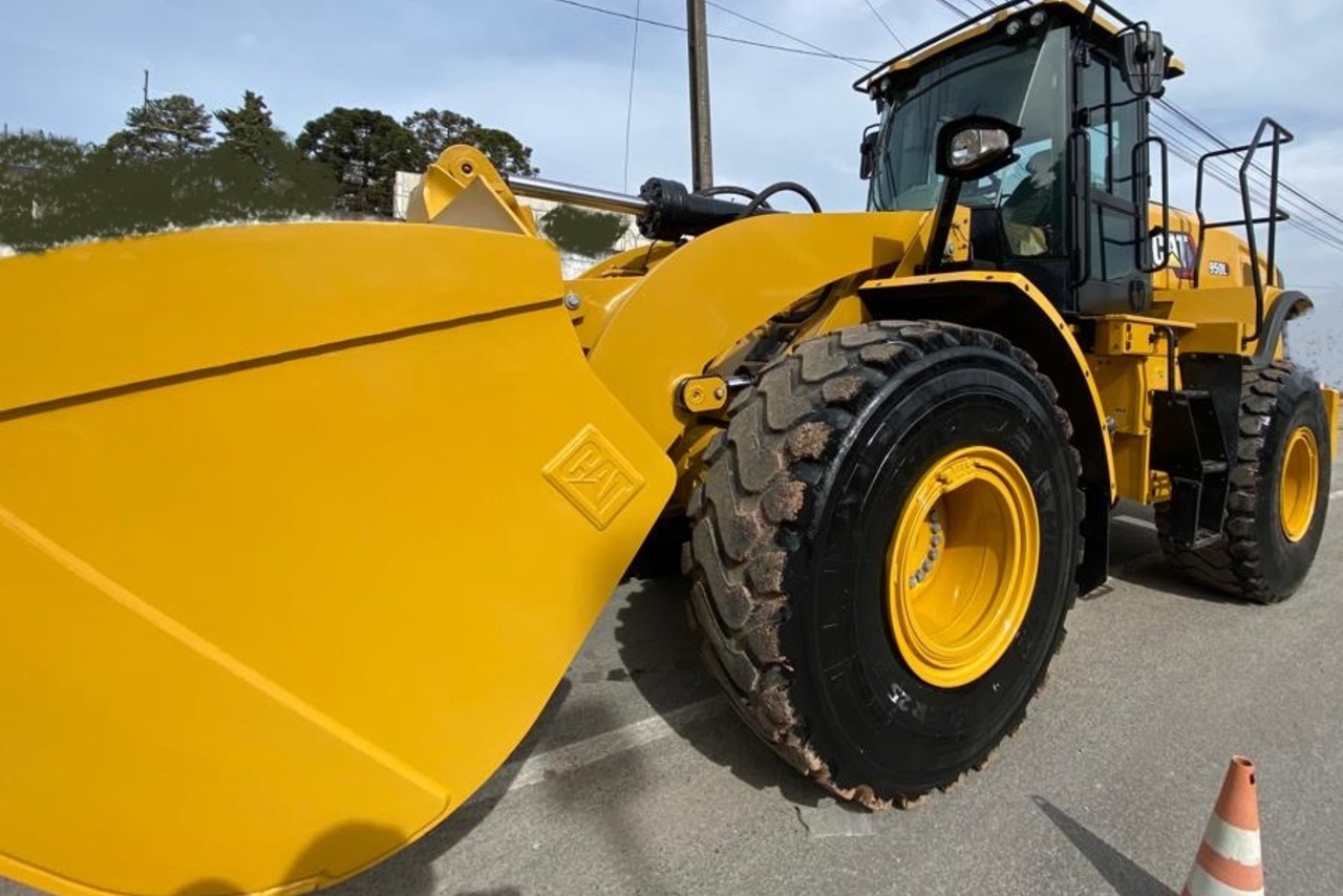 Pá carregadeira Caterpillar 950L 21/21 - Alípio Máquinas | Trucadao.com.br