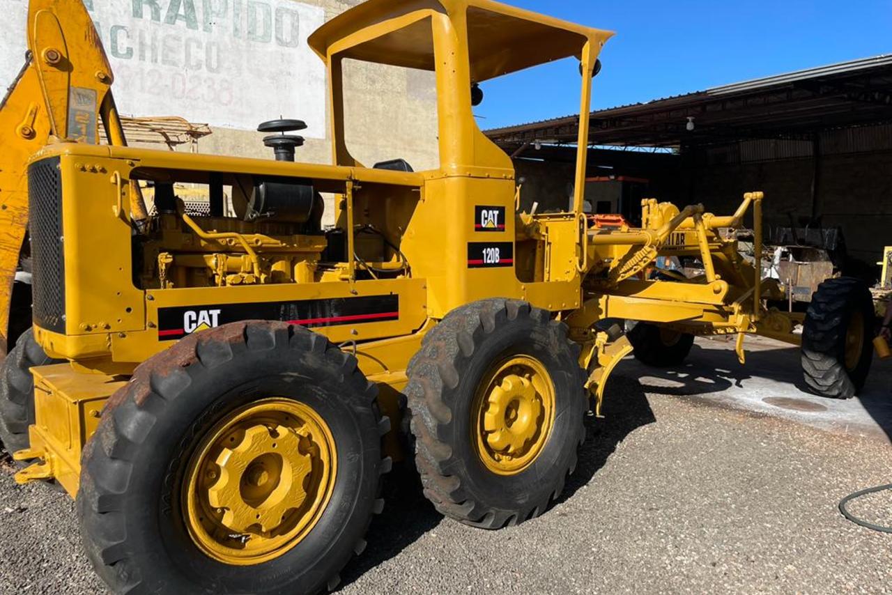 Motoniveladora Caterpillar 120B 89/89 - Odair Roberto Gomes Eireli ...