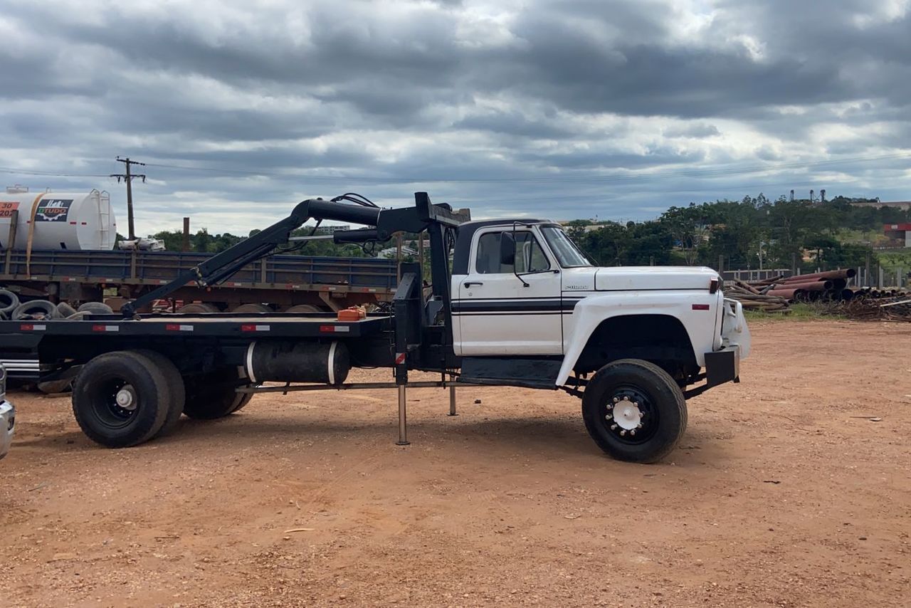 Caminhão Ford F11000 84/84 - HM Máquinas LTDA | Trucadao.com.br