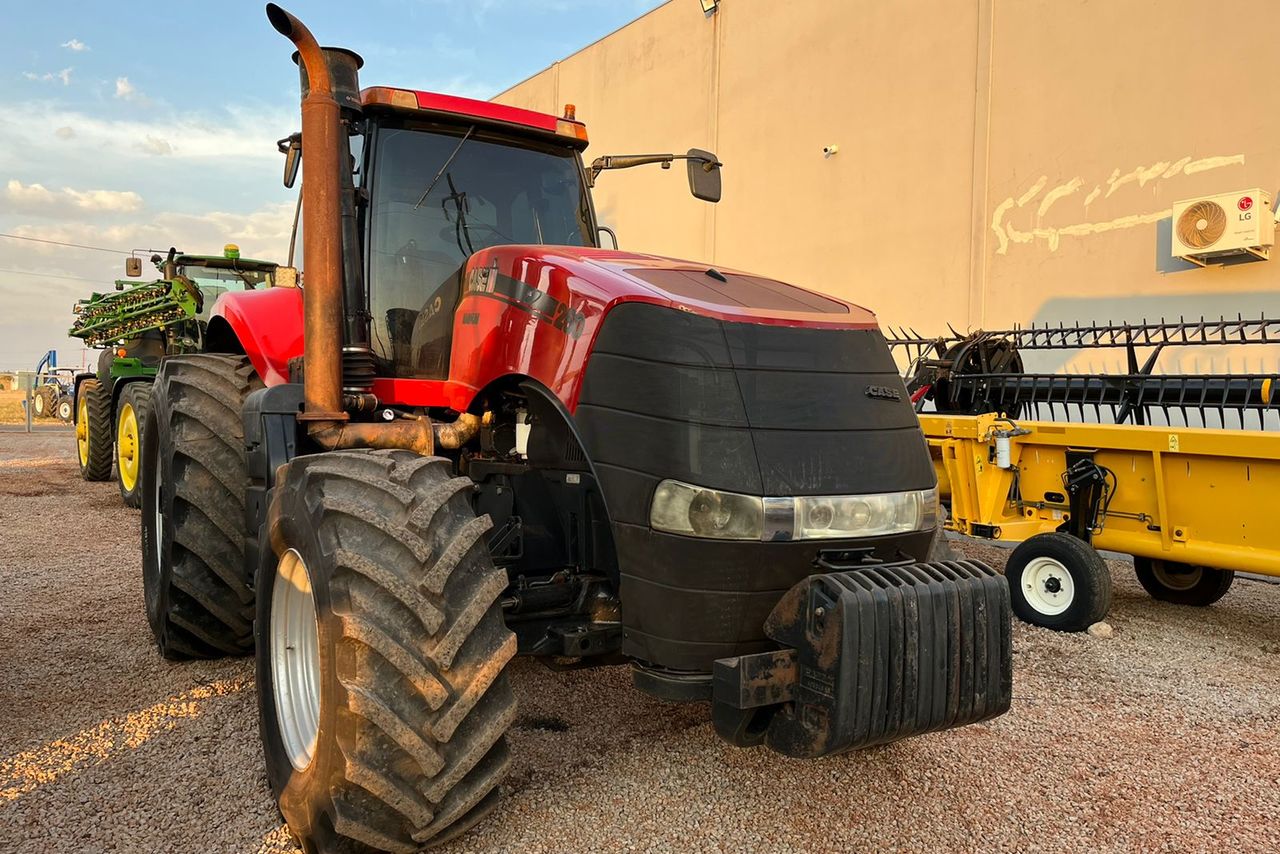 Trator Case Magnum 260 13/13 - Agromak Máquinas Agrícolas | Trucadao.com.br