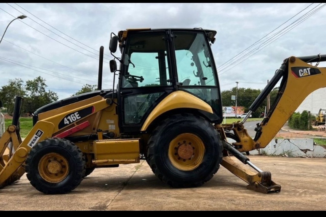 Retroescavadeira Caterpillar 416E 08/08 - Ktop equipamentos | Trucadao.com.br