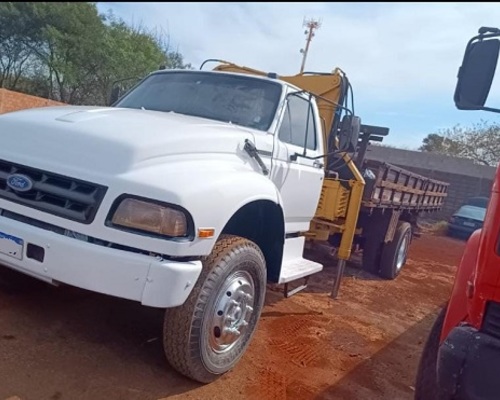 Caminhão Ford Munck F12000 96/96