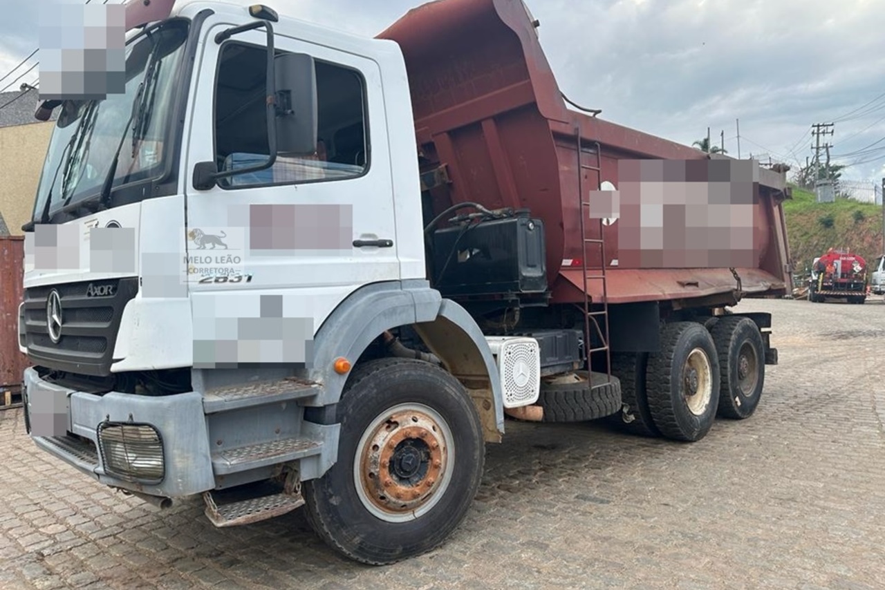 Caminhão Mercedes Benz MB2831 11/11 - Melo Leão Veículos Comerciais ...