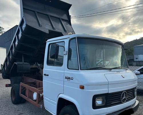 Caminhão Mercedes Benz Caçamba MB608 81/81