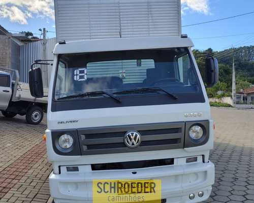 Volkswagen 8 160 18 Baú - Caminhão à venda - Trucadão
