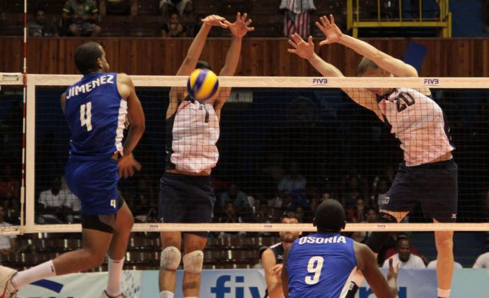 Torneo Voleibol Mixto en el Gimnasio Municipal de La Coronilla