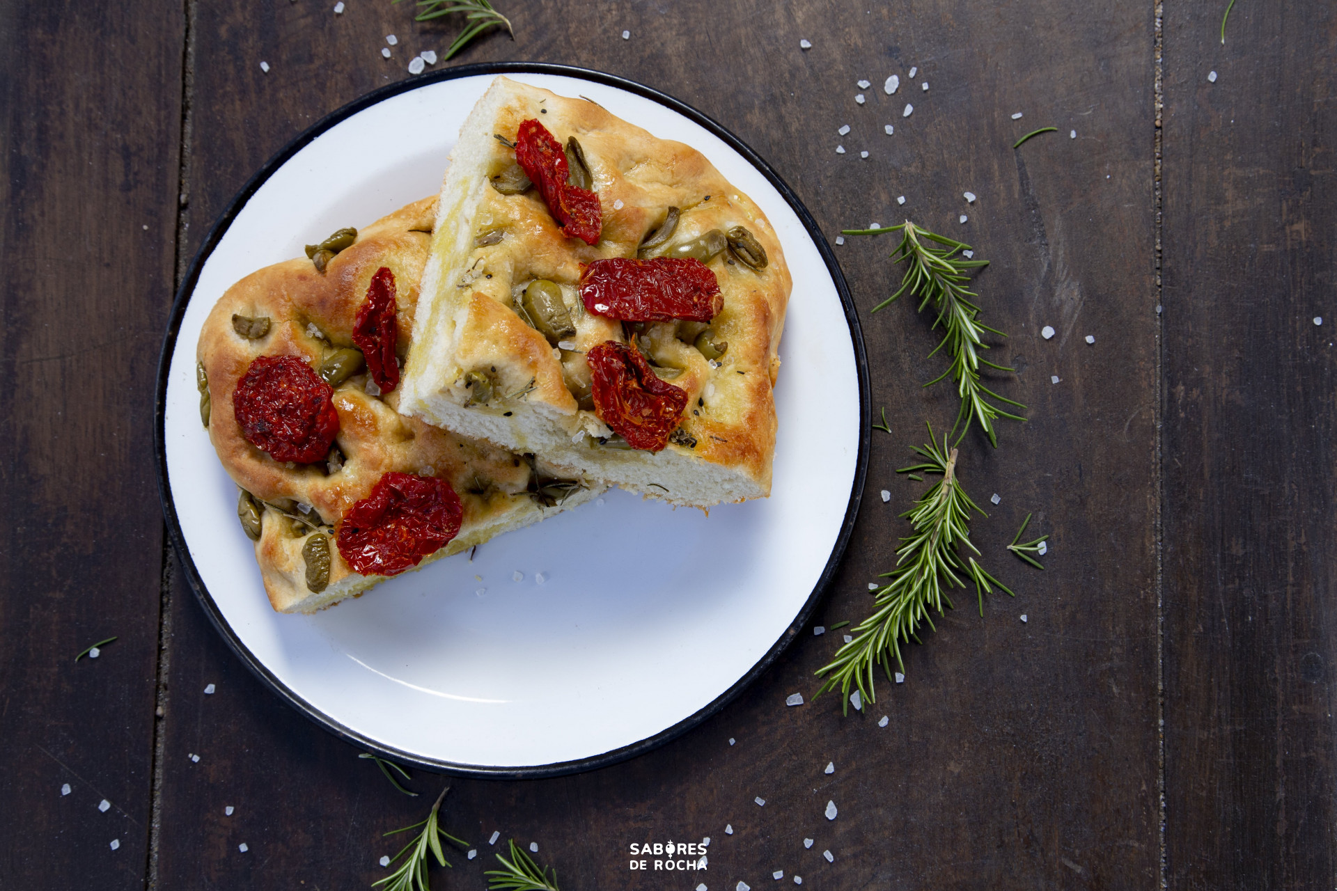Receta de una tradicional focaccia italiana con un toque de Rocha ...