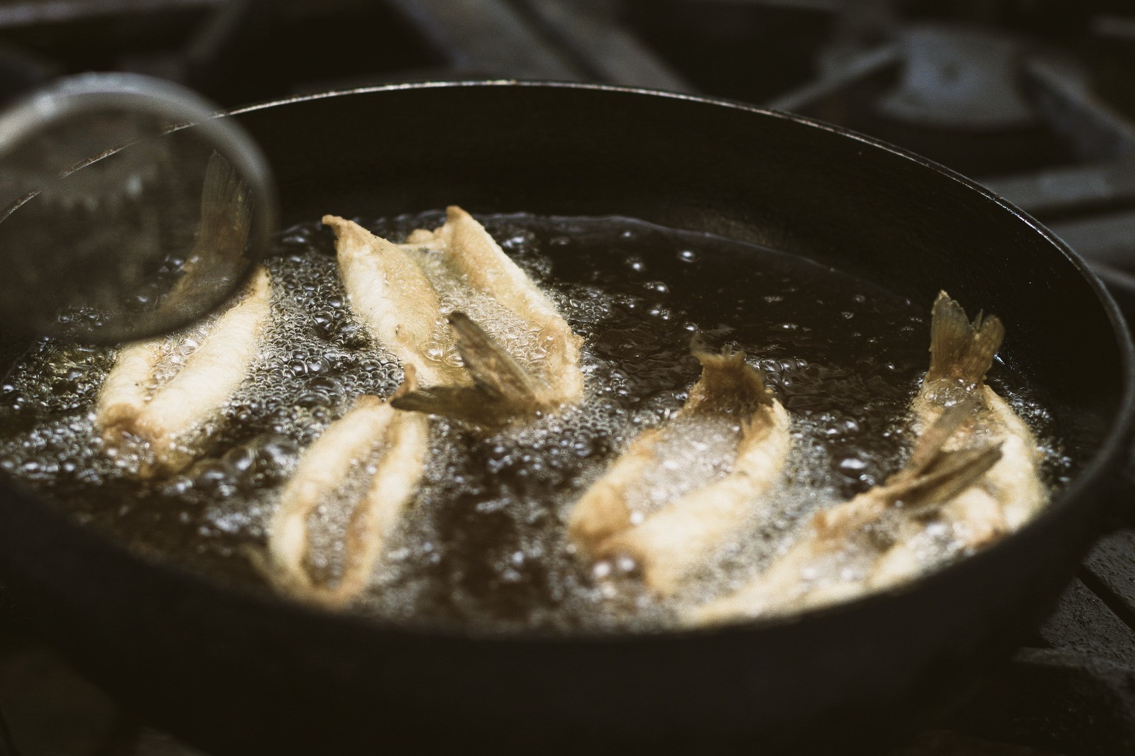 Pejerrey frito: una receta que celebra la frescura del pescado y el ...