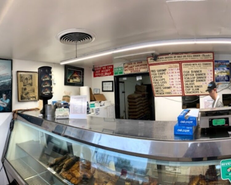 Calumet Fisheries, Chicago, IL, Seen On No Reservations