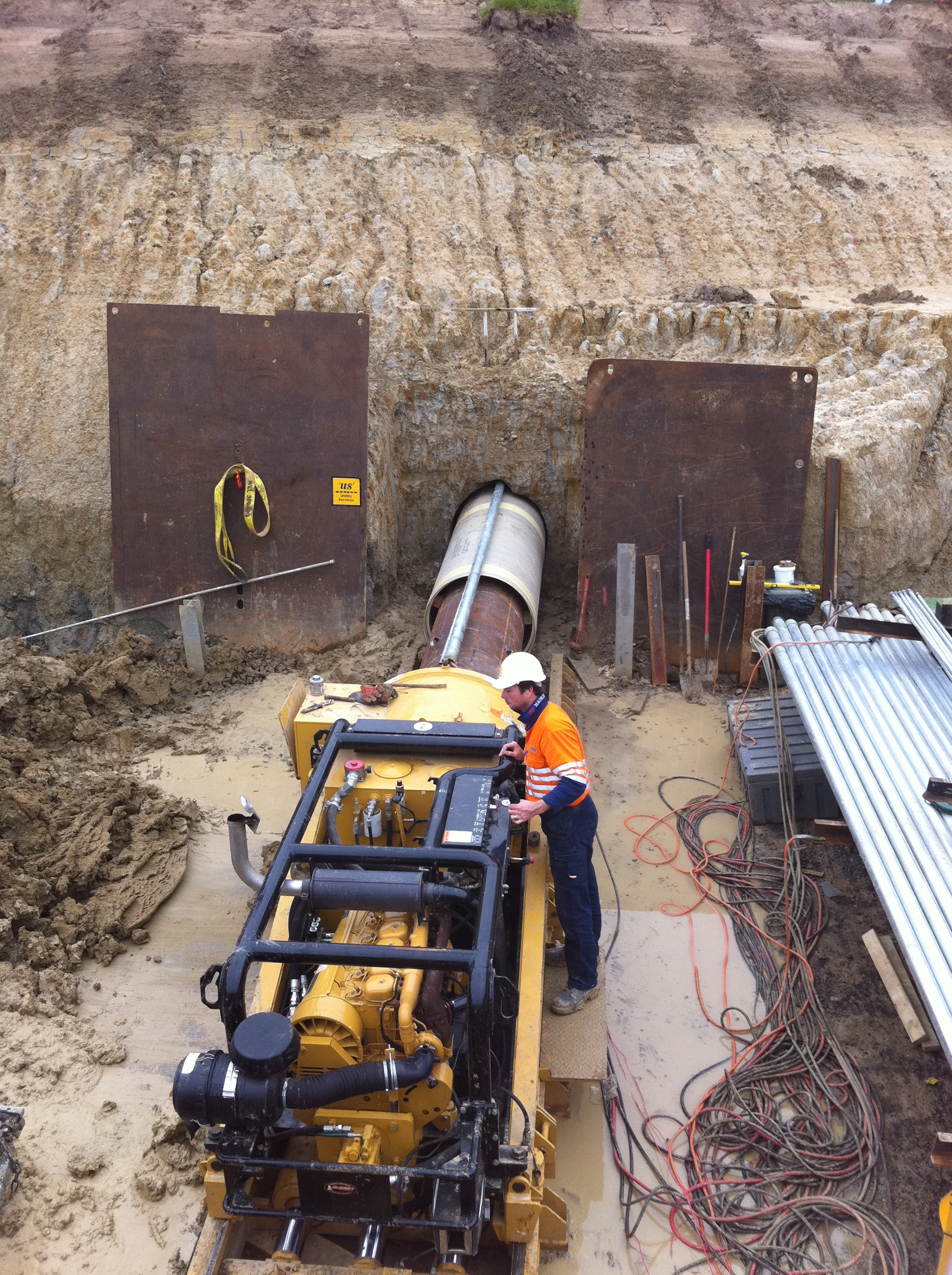 Auger Boring System Auger Boring (Unguided) How It Works