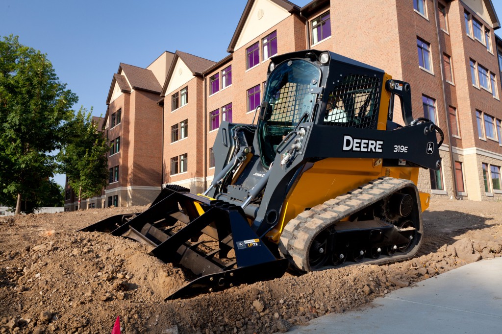 John Deere Launches Mid-Frame Skid Steers/CTLs | Underground Construction