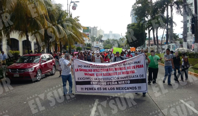 Marchan en la Costera de Acapulco contra el gasolinazo y piden la ...