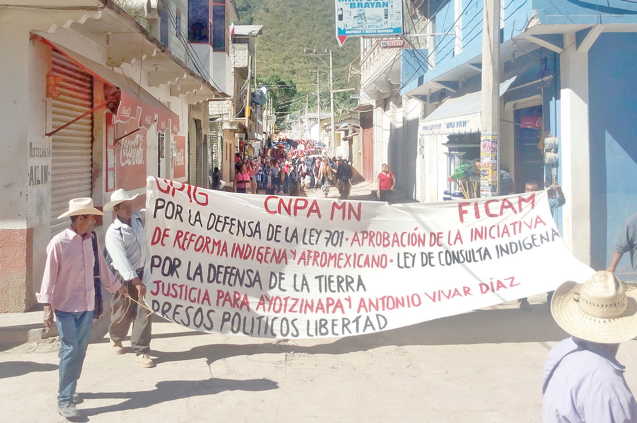 Marcha la OPIG en Copanatoyac; exige justicia por Ayotzinapa y la ...