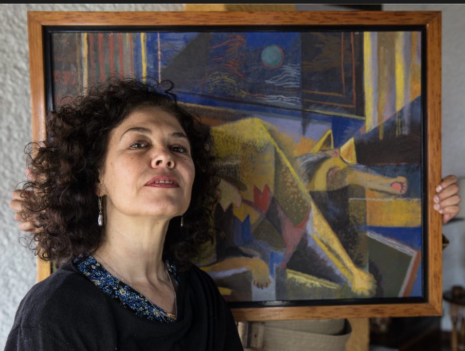 La literatura nos vincula a la distancia, dice la escritora María ...