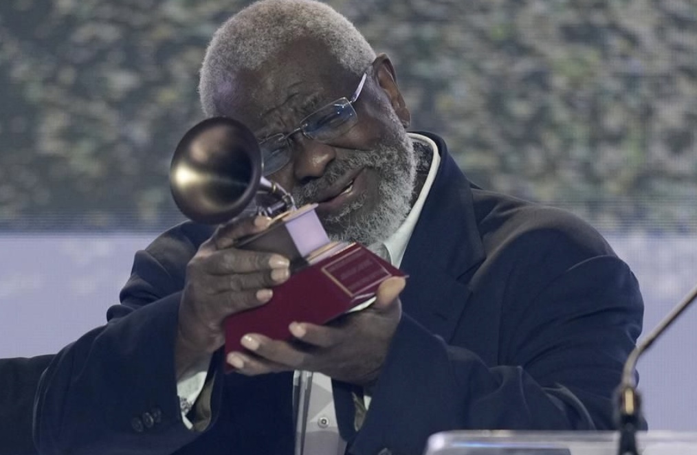 Otorgan reconocimiento del Latin Grammy al excepcional bajista Abraham ...
