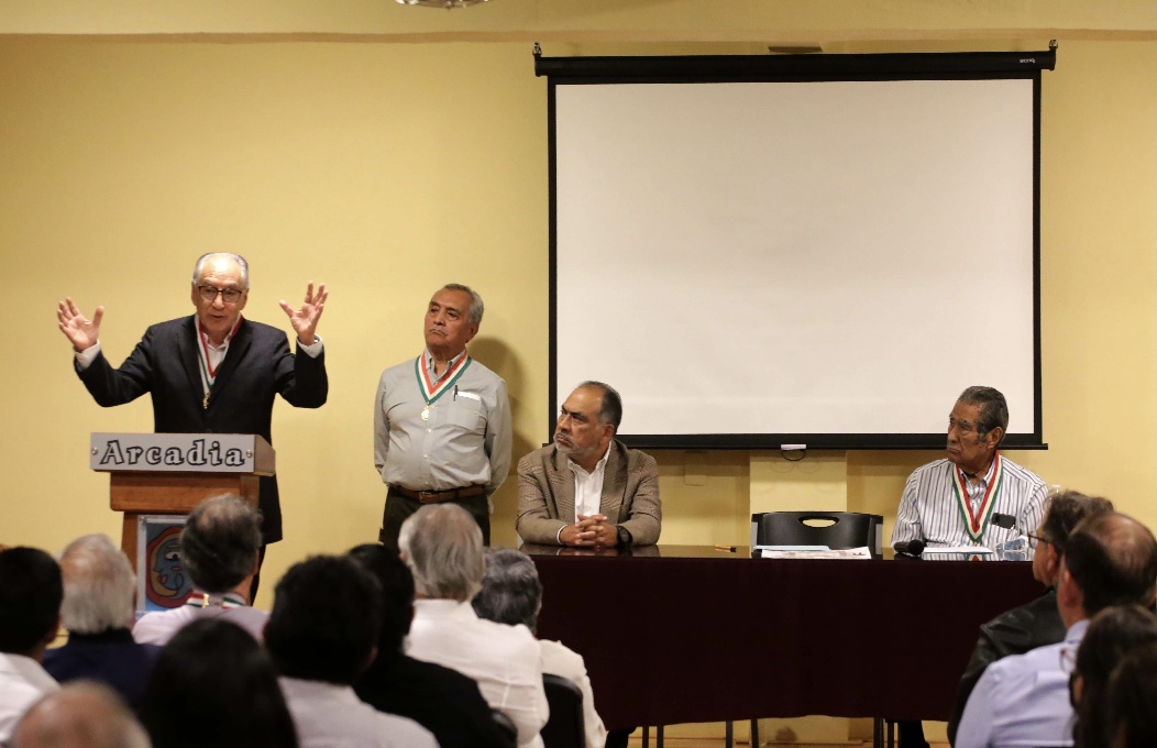 Dan reconocimiento a Florencio Salazar Adame como miembro honorario de ...