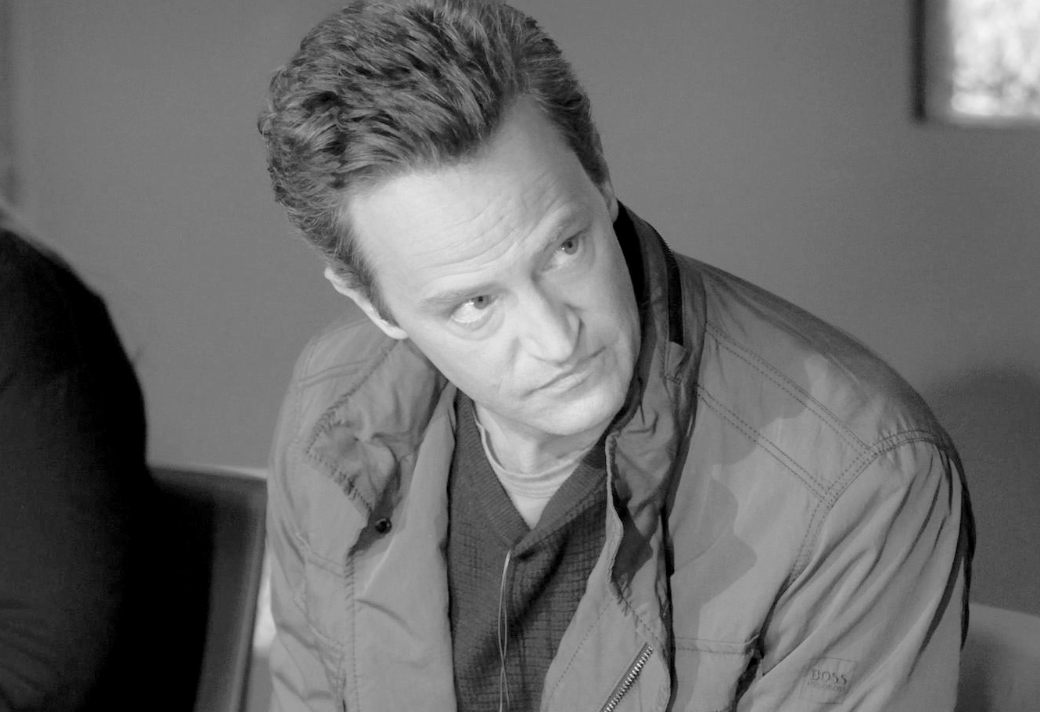 Aparece muerto en su casa el actor Matthew Perry, conocido por la serie Friends; se habría ...