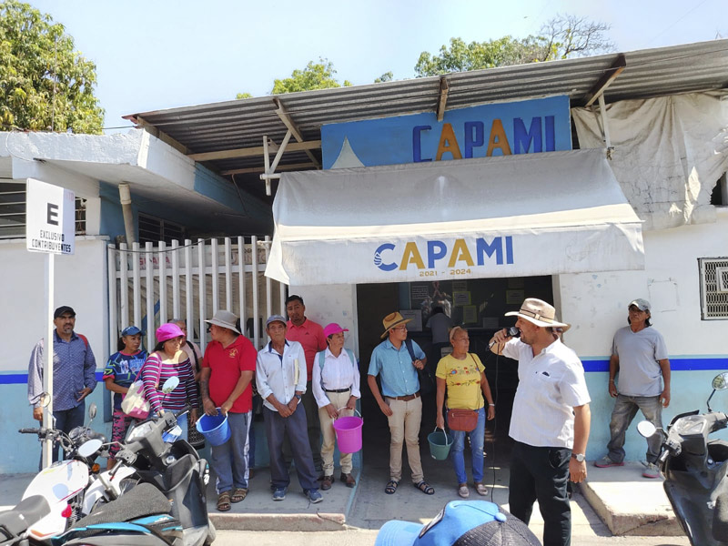 Protestan colonos en CAPAMI; exigen agua y denuncian “reparto selectivo ...