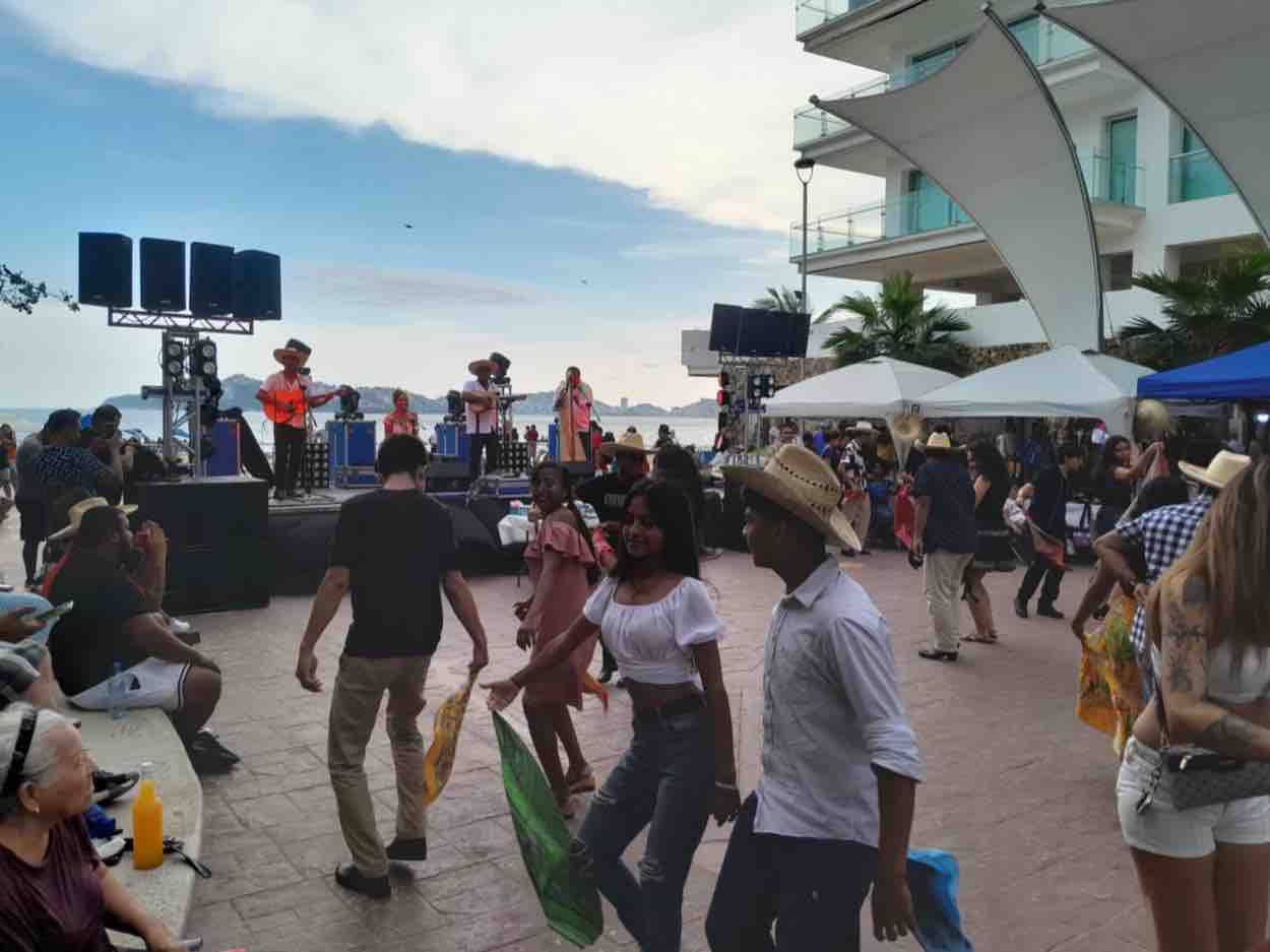 Celebran con música y baile el fandango tixtleco y costachiquense en ...