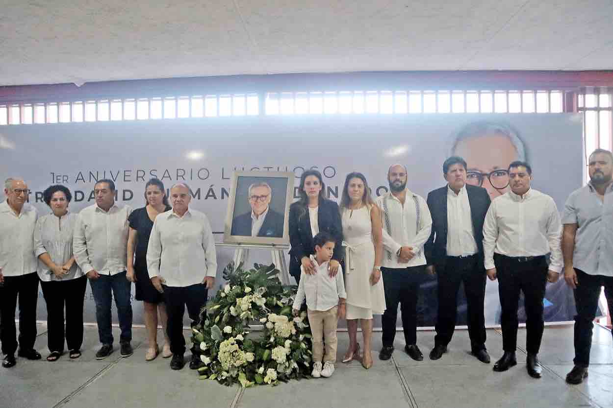 Homenaje de priistas al ex diputado David Guzmán en su primer ...