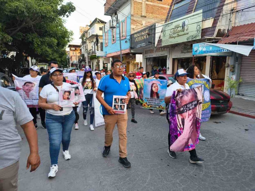 Marcha colectivo en Iguala a 13 años de la desaparición forzada de ...