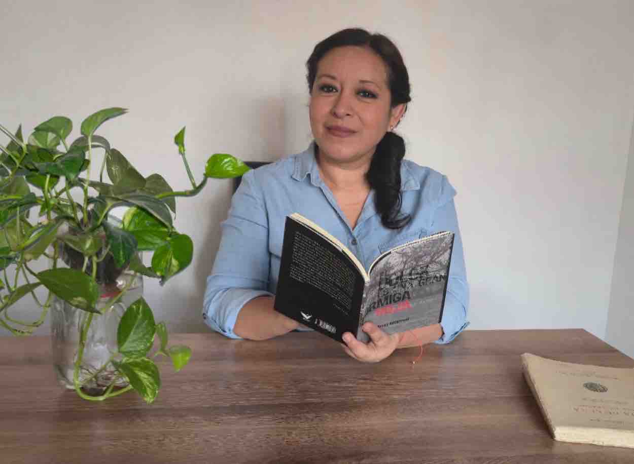 La poesía sensibiliza para admirar la diversidad del mundo: Jenny ...