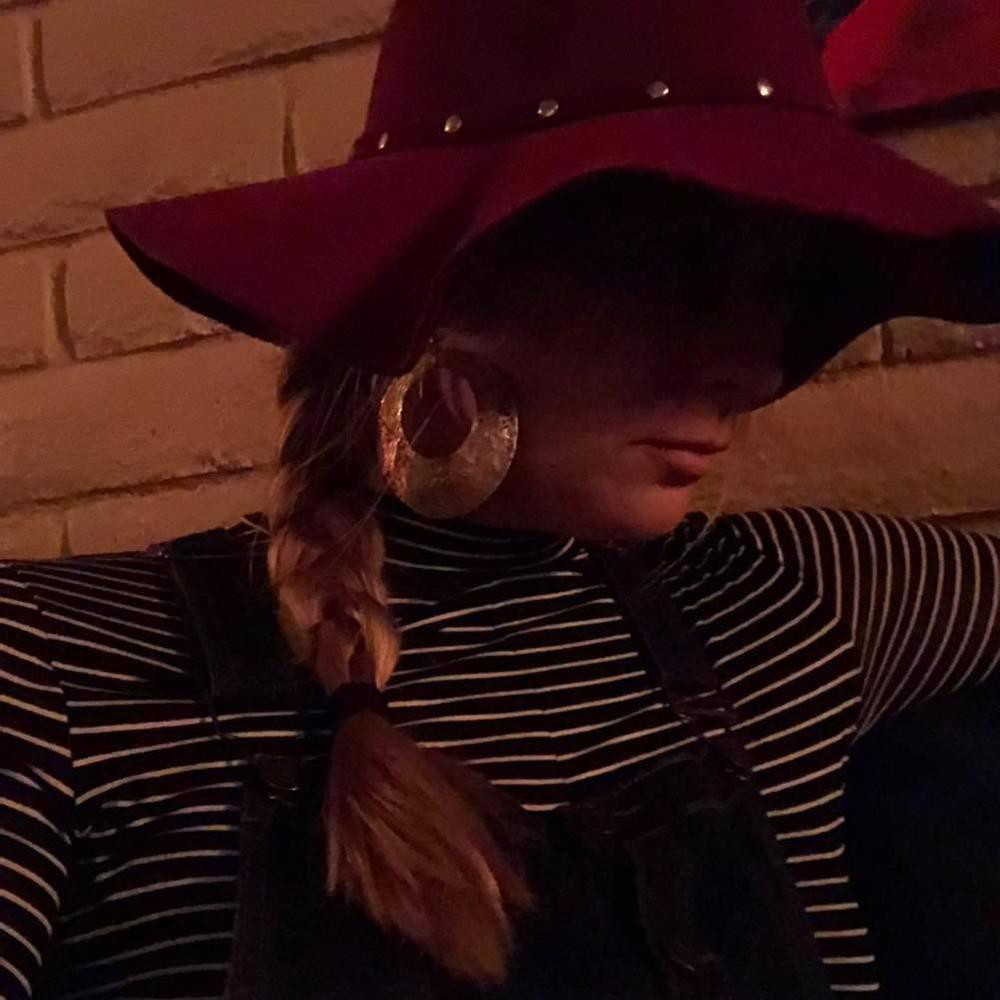 Olivia Halliday's Instagram, Twitter & Facebook on IDCrawl