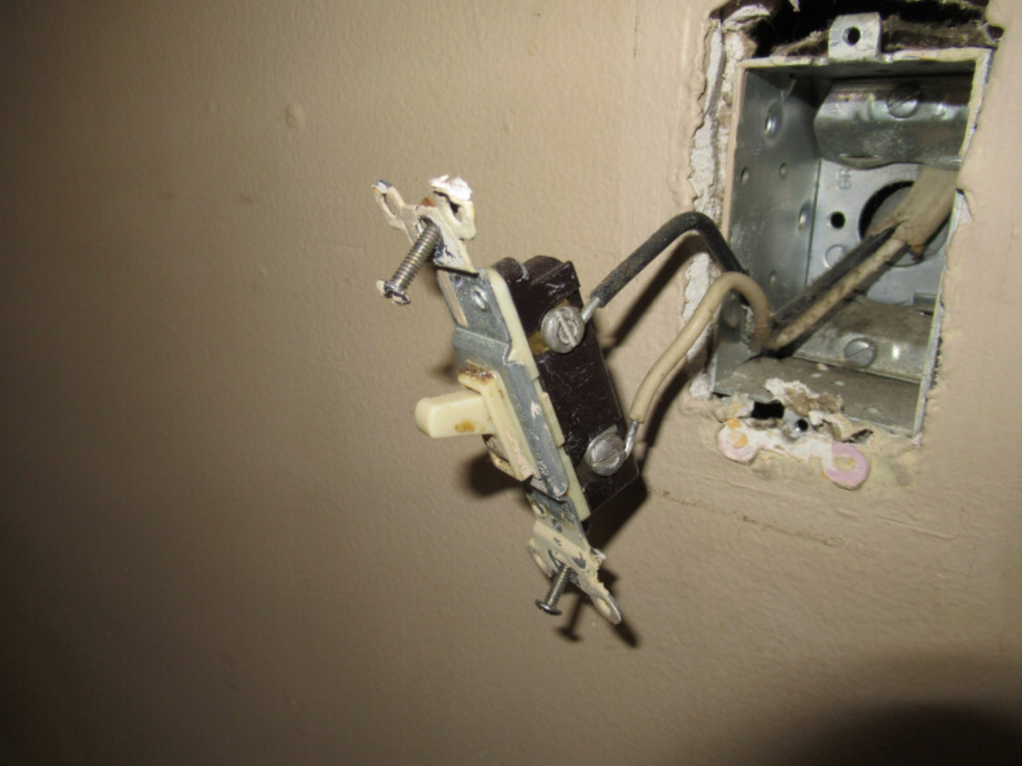 Inspecting Aluminum Wiring During a Home Inspection - InterNACHI®