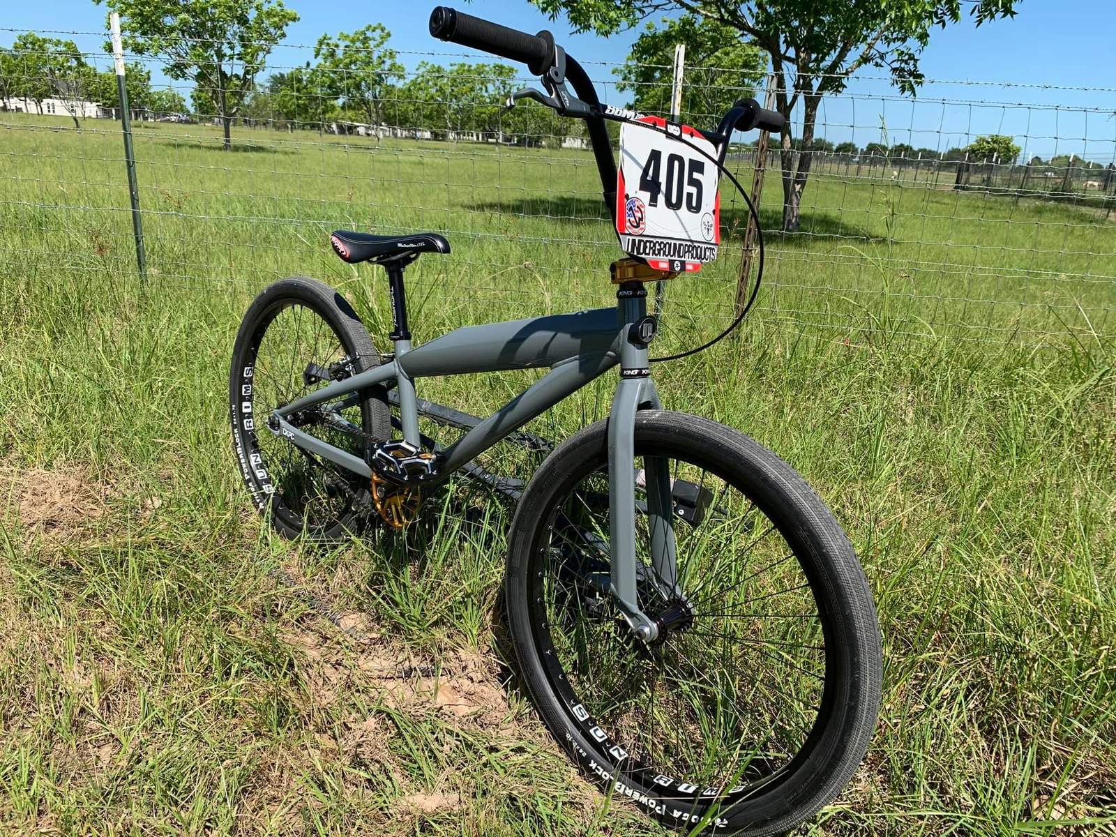 Proper use of a top tube pad these days. - BMXmuseum.com Forums