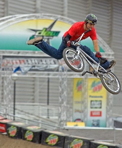 TJ Lavin on a Schwinn - BMXmuseum.com Forums