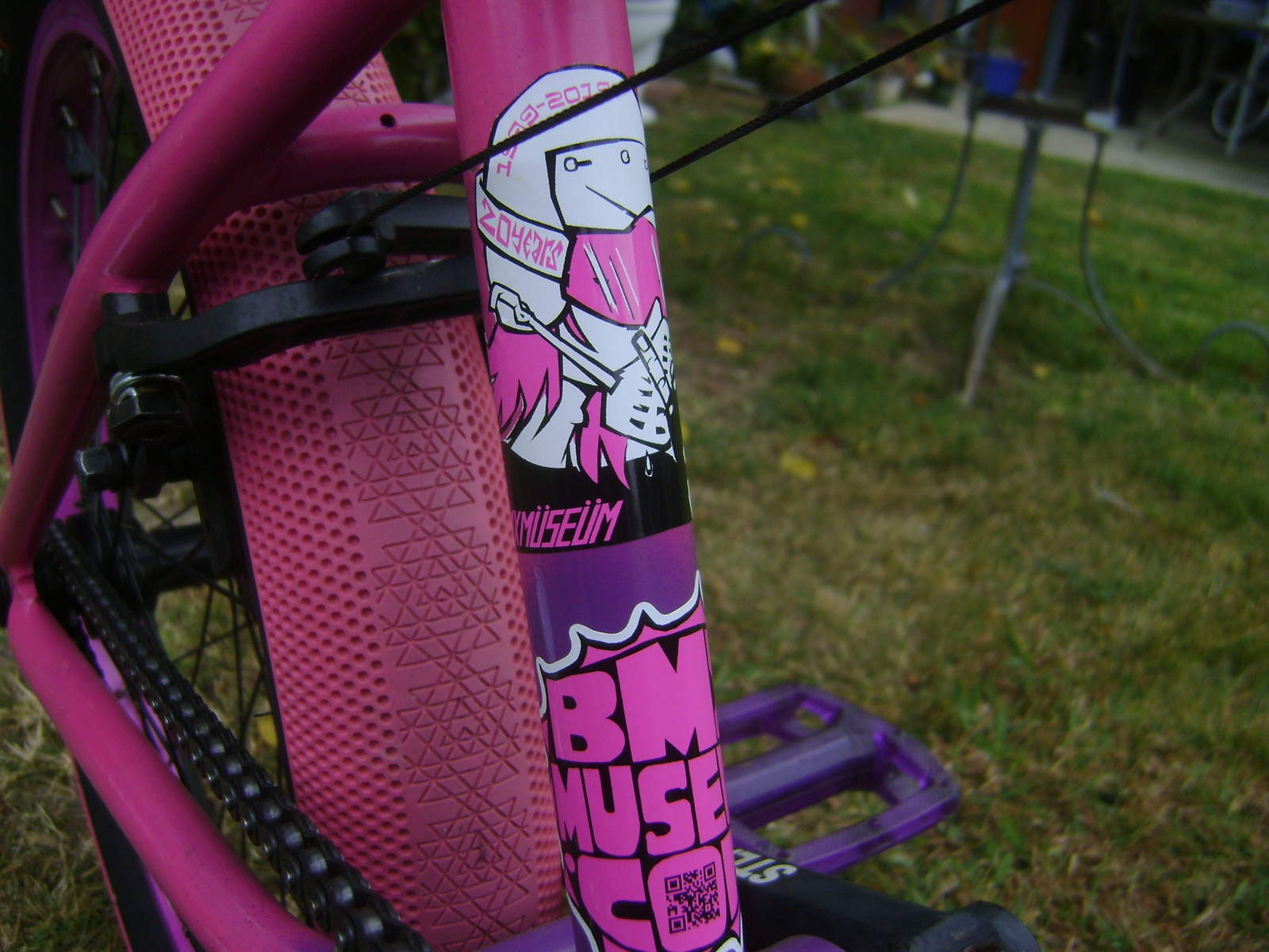 Think PINK!! Pink bmx bikes might need one of these! - BMXmuseum.com Forums