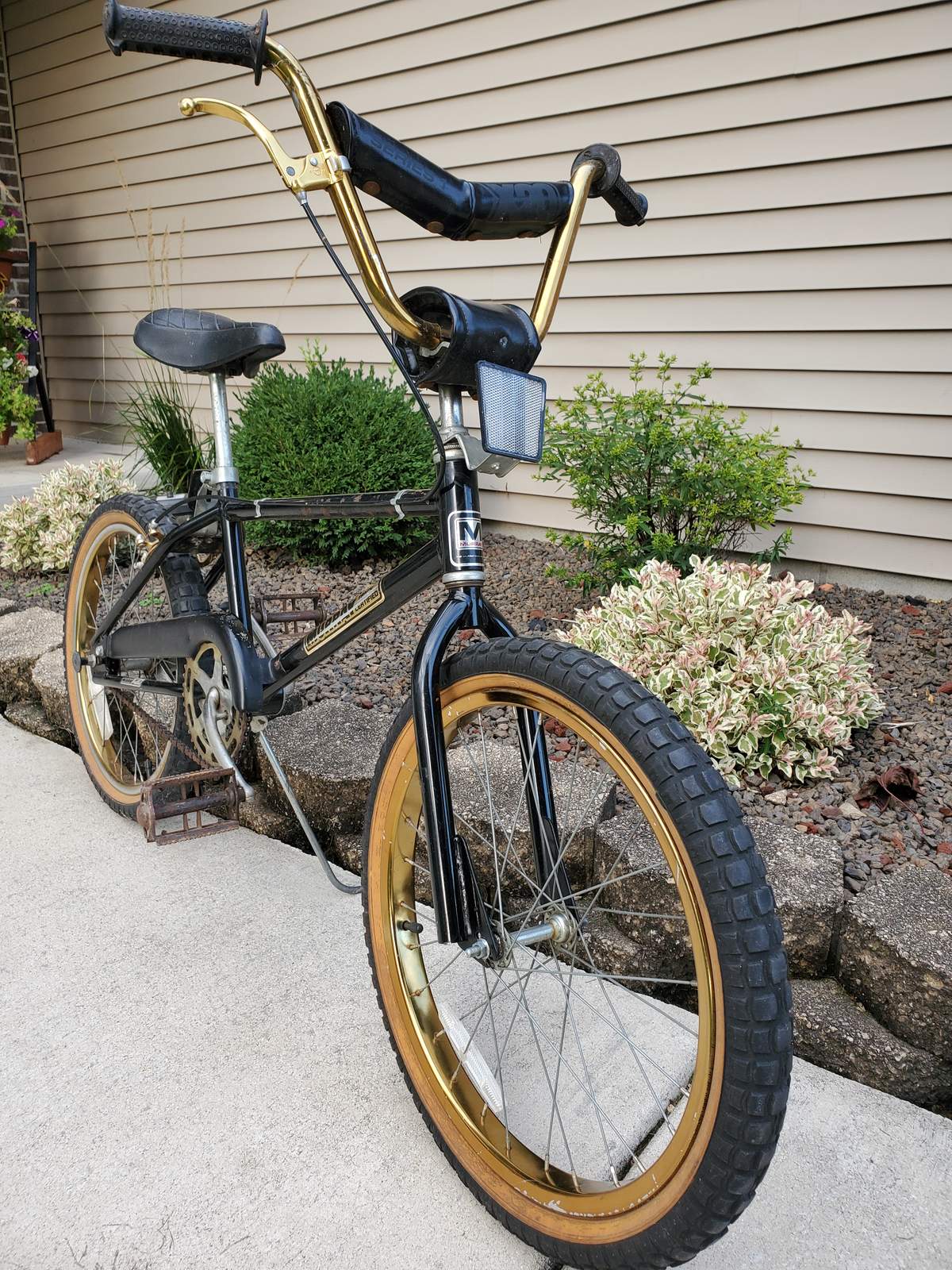 Lets see those low end bikes with kickstands!!! - BMXmuseum.com Forums
