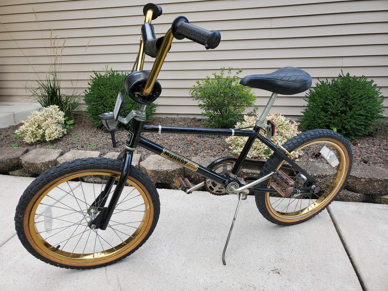 Lets see those low end bikes with kickstands!!! - BMXmuseum.com Forums