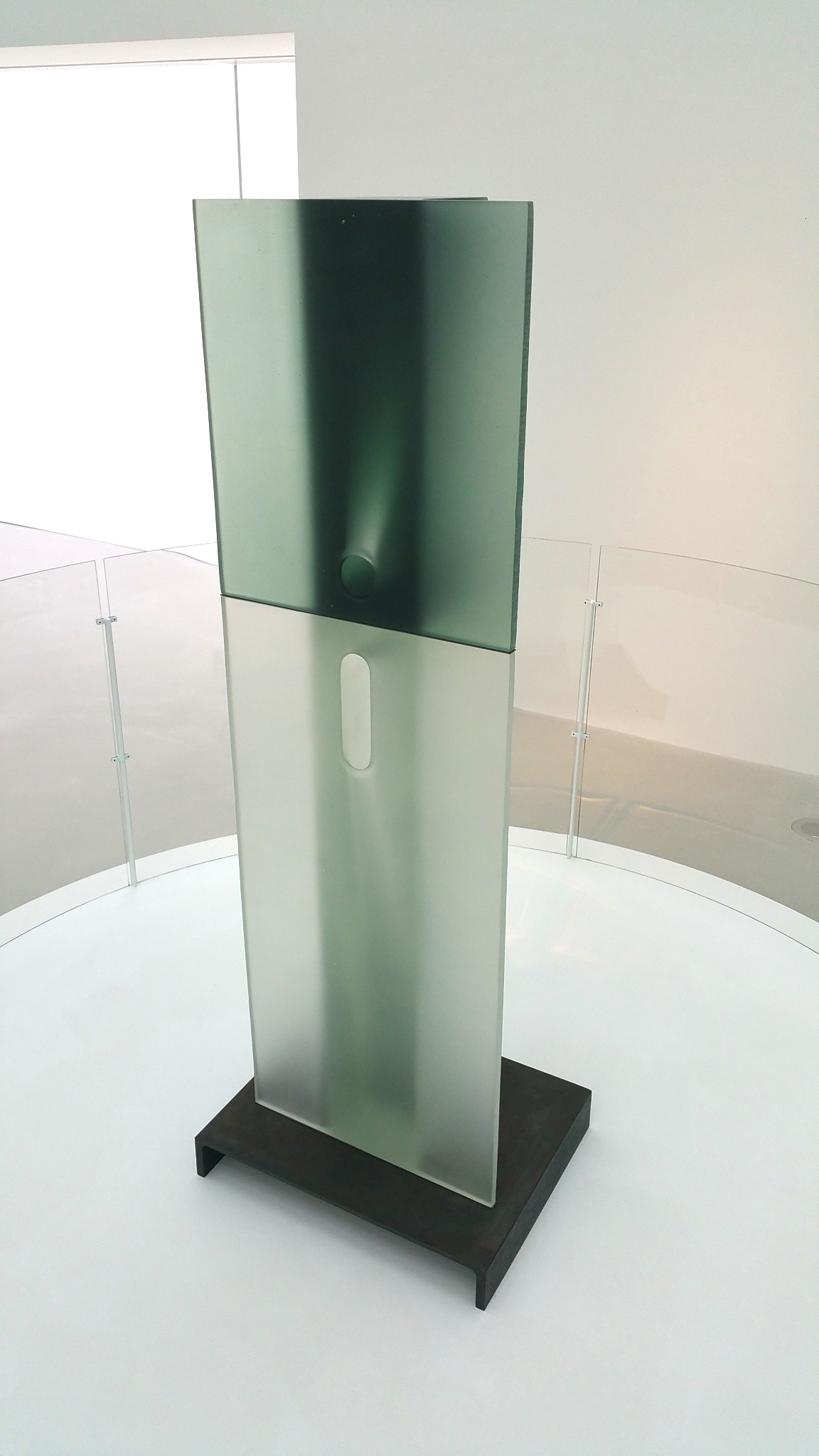 The glorious new Corning wing pioneers the use of Gorilla Glass to make ...