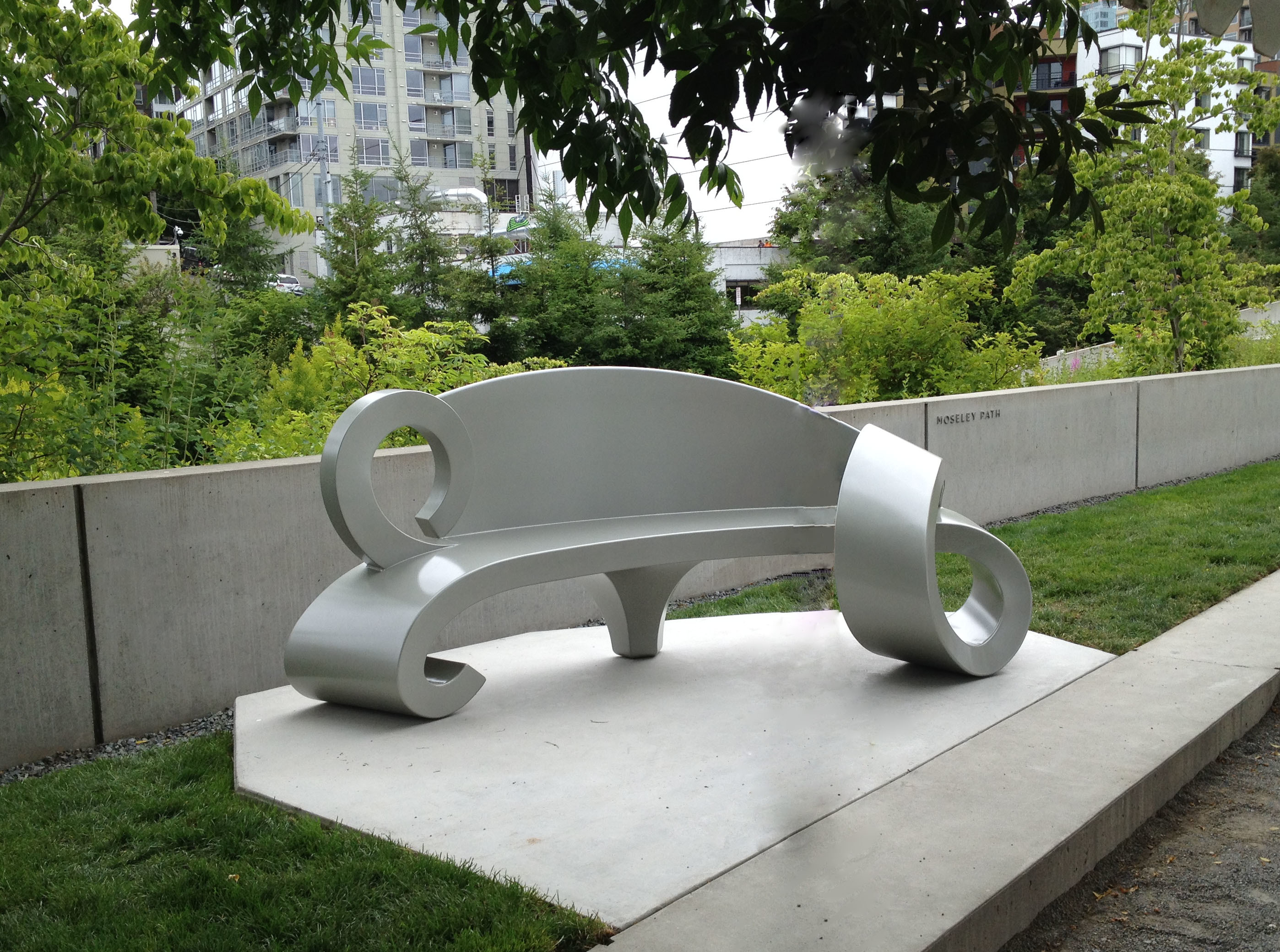 Seattle Art Museum unveils memorial bench designed by… | UrbanGlass