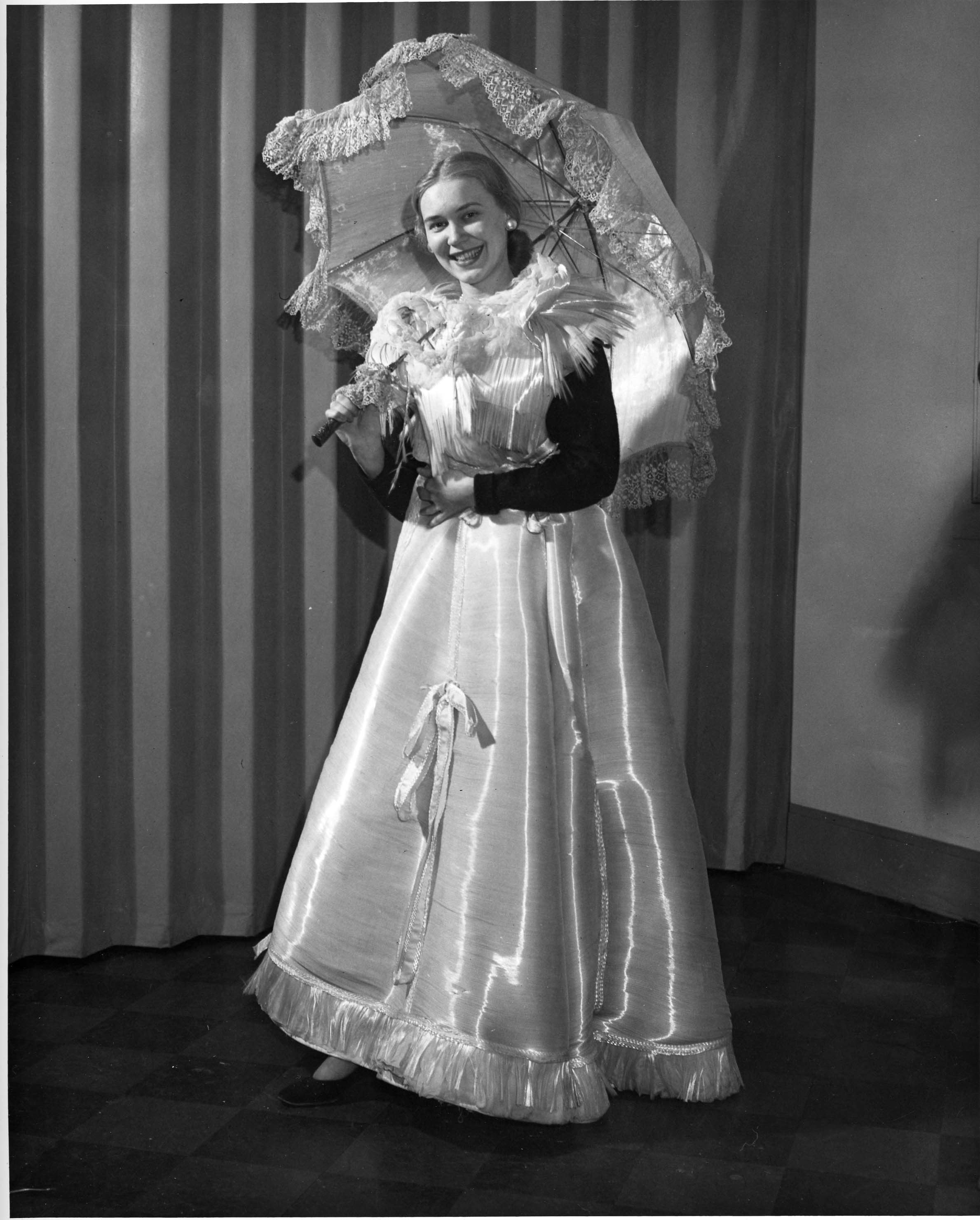 FARK.com: (12700874) Photoshop this model wearing a glass dress