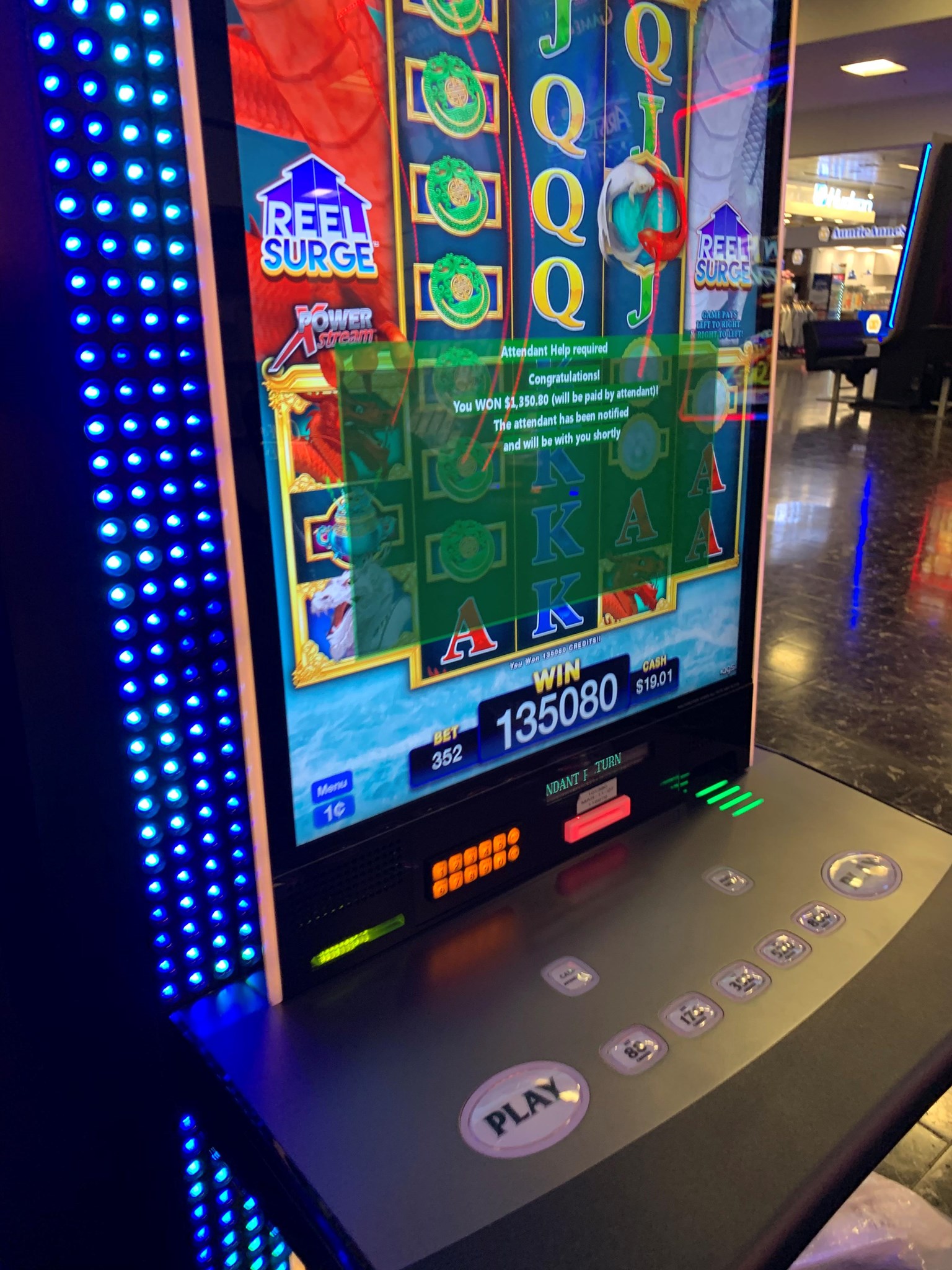 Video Megabucks Slot Machine by IGT