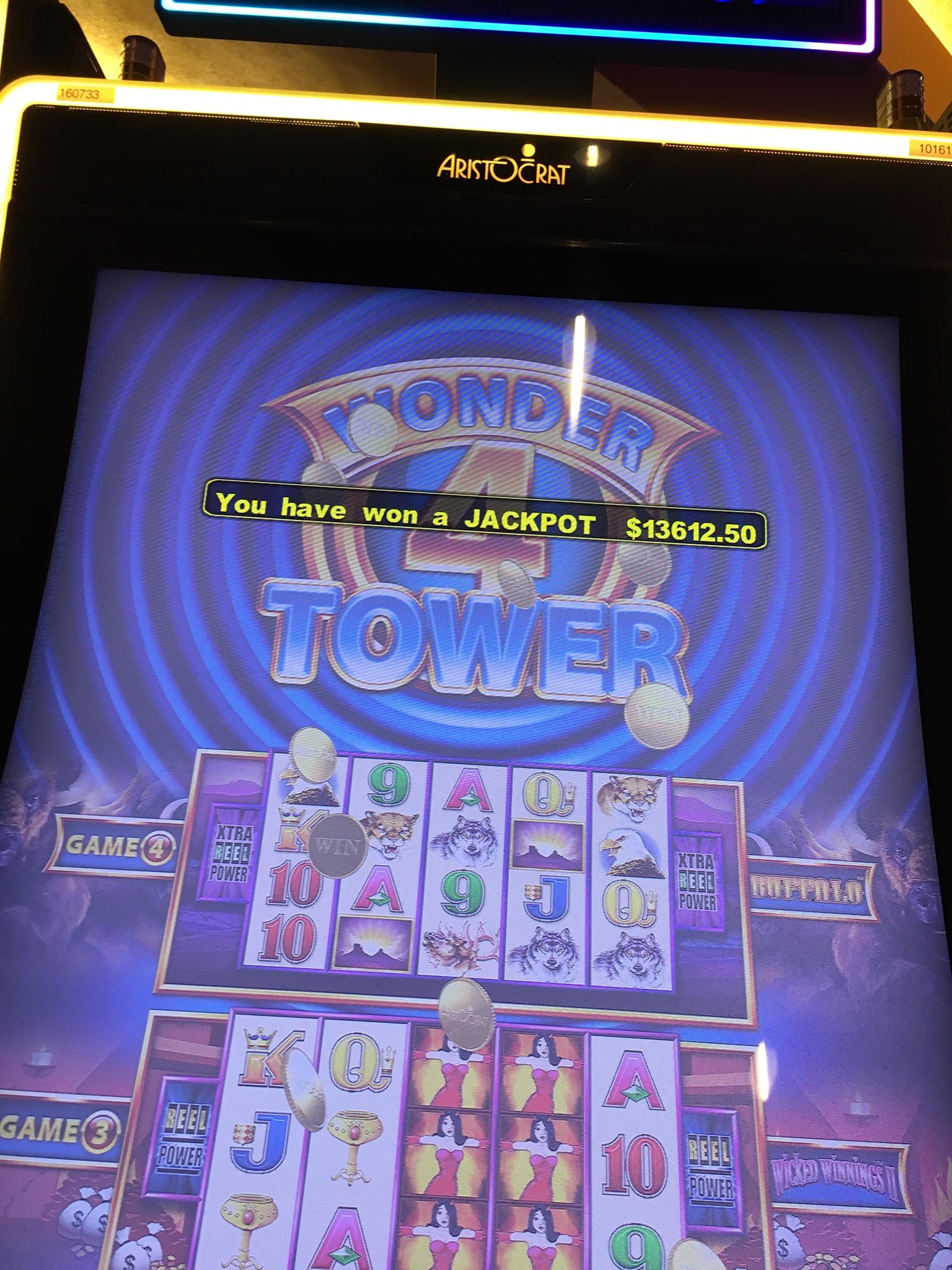 Wonder 4 Tower Slot Machine by Aristocrat