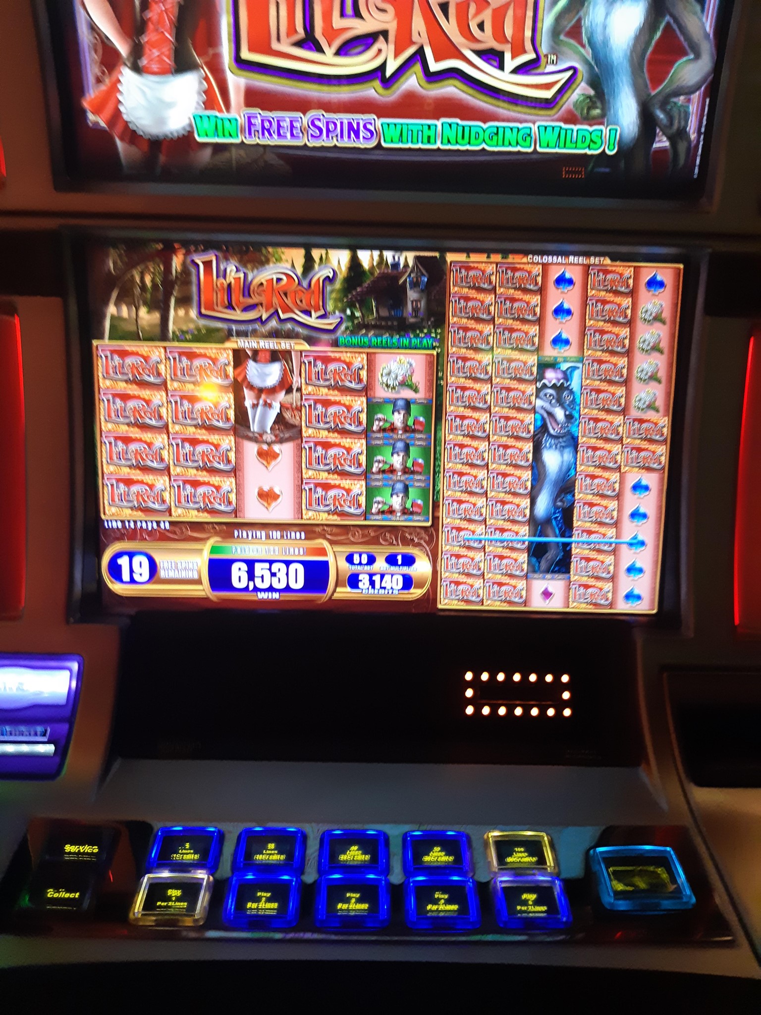 Lil Red Slot Machine by WMS