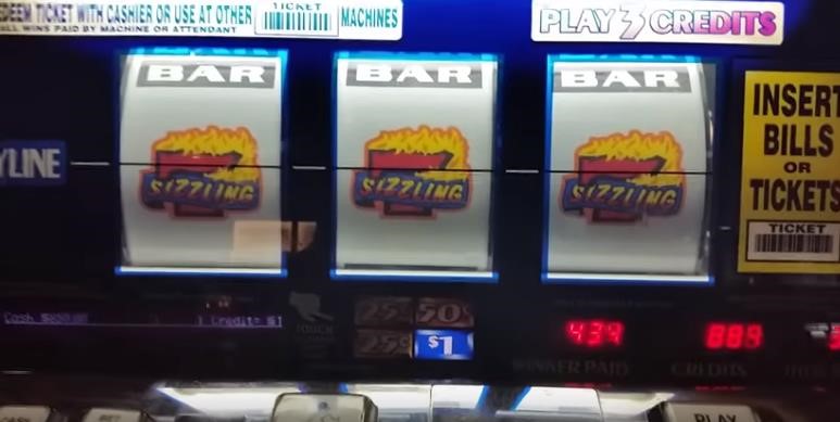 Sizzling 7's Slot Machine by IGT