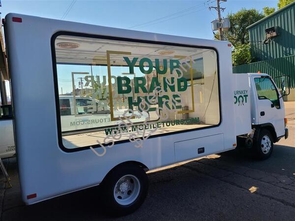 UsedRides.com || 2004 Isuzu Glass Box Truck