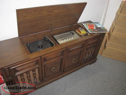 Floor Model stereo Am / Fm 8 track and record player - Lewisporte Area ...