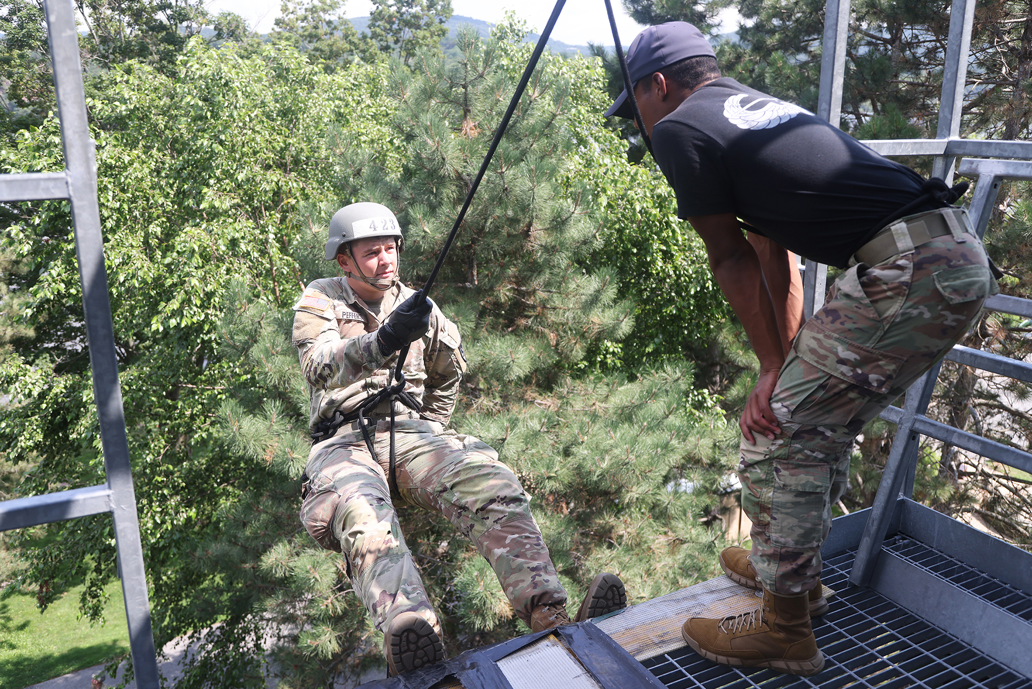 Part I: Air Assault School leaders motivate participants to strive for ...