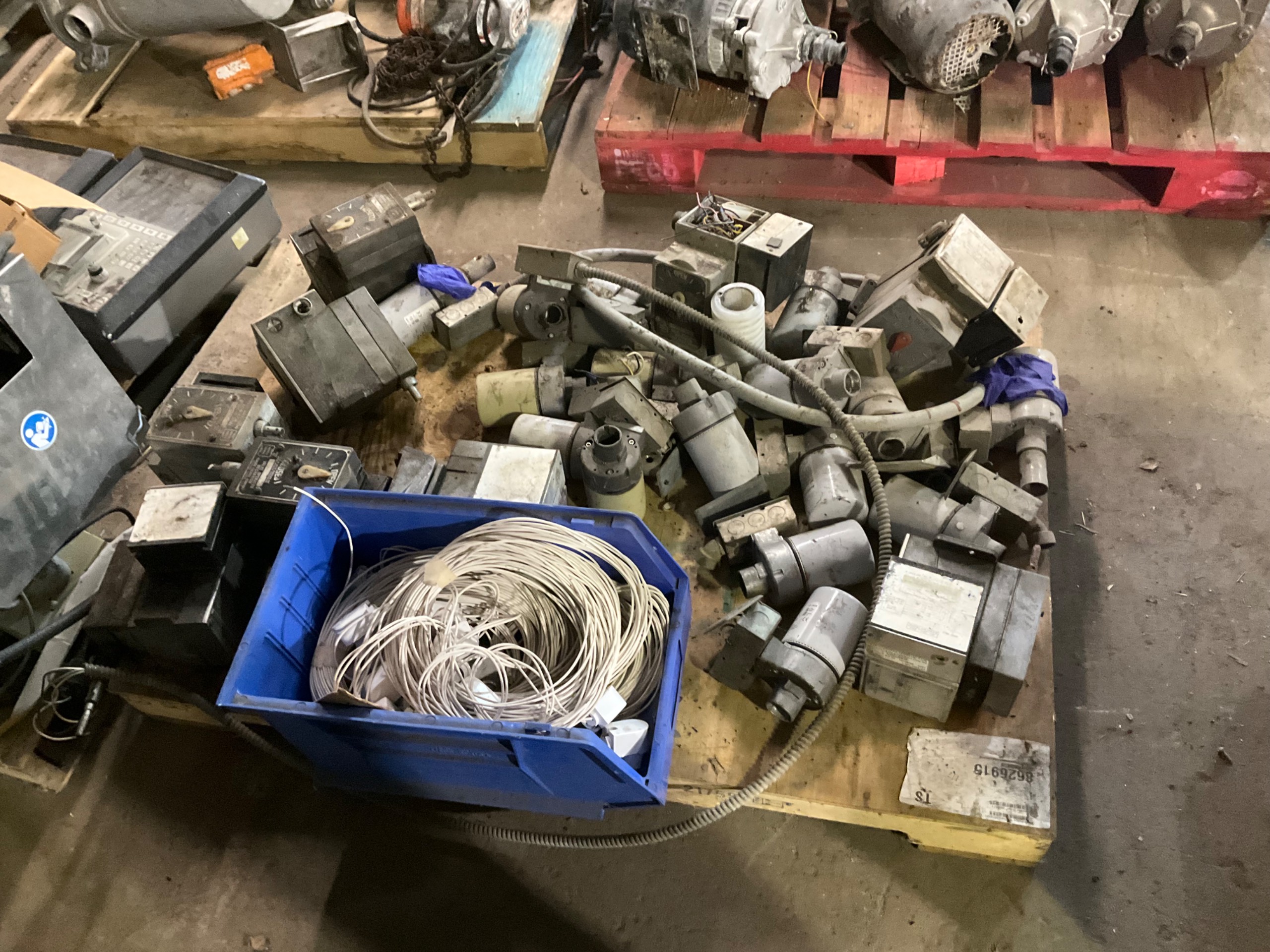 BULK QTY OF INDUSTRIAL PARTS
