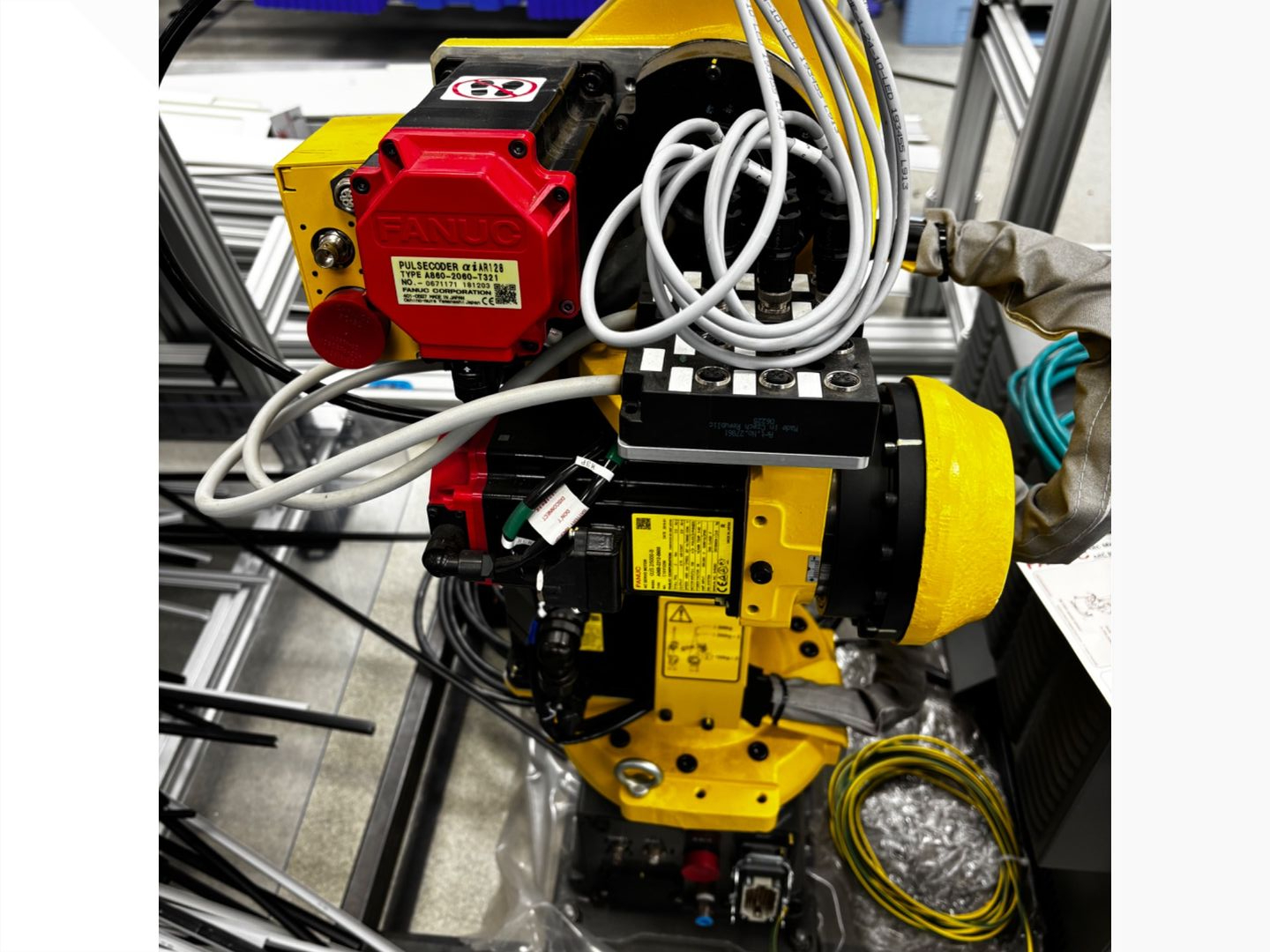 2019 FANUC M-10IA-10MS ROBOT & CONTROLLER ASSEMBLY