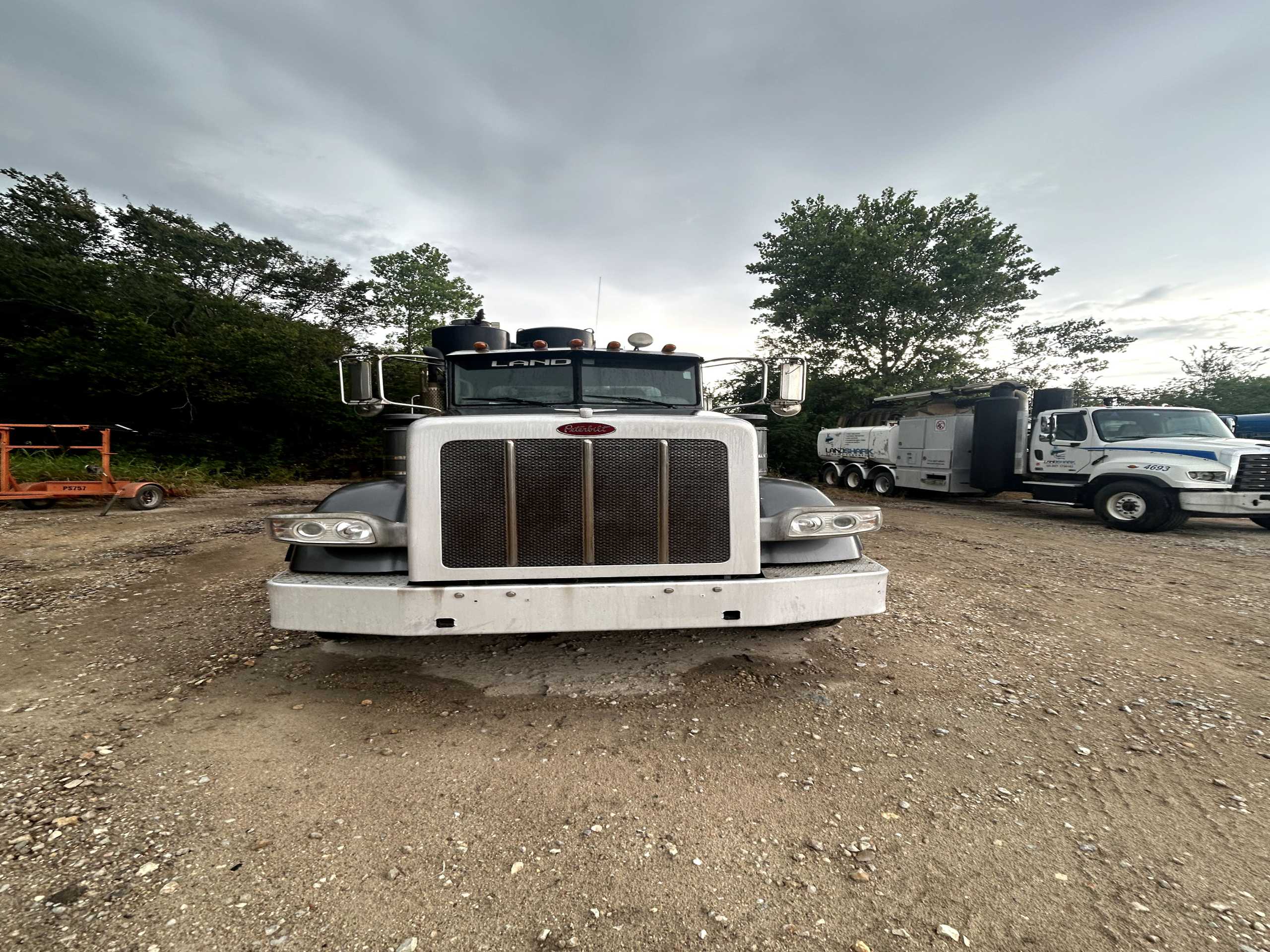 2015 PETERBILT 367 HYDRO EXCAVATION TRUCK For Sale | Aucto