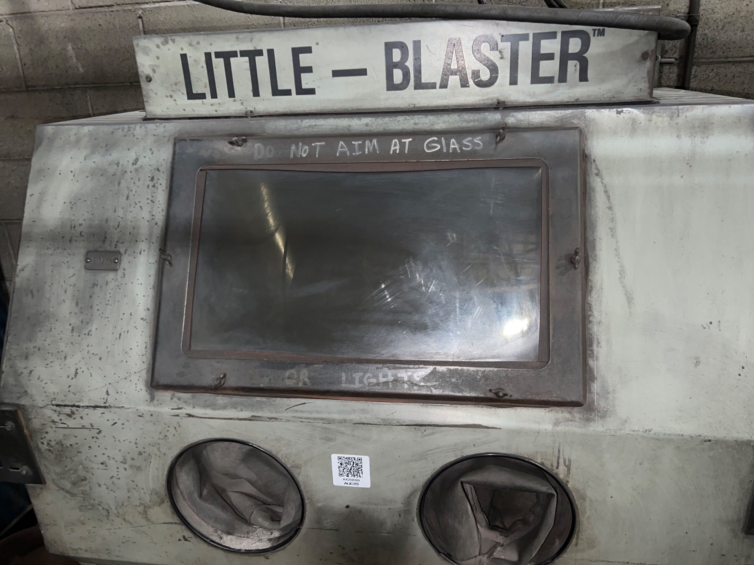 BLAST-IT-ALL LITTLE-BLASTER SAND BLASTING MACHINE For Sale | Aucto
