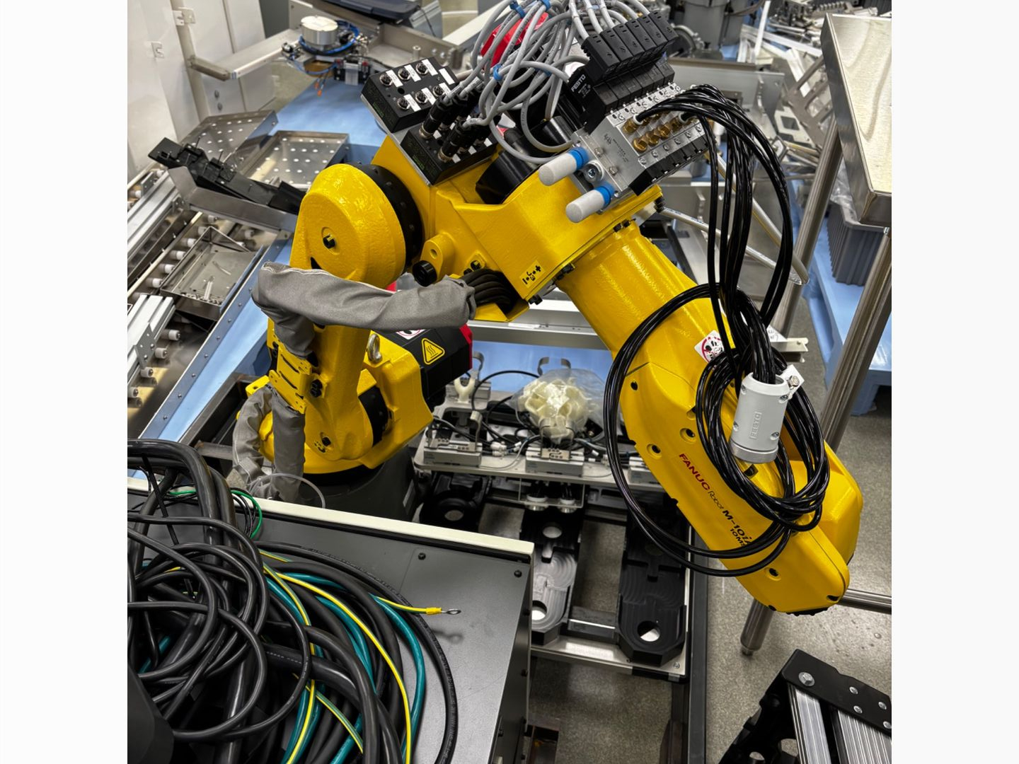 2019 FANUC M-10IA-10MS ROBOT & CONTROLLER ASSEMBLY